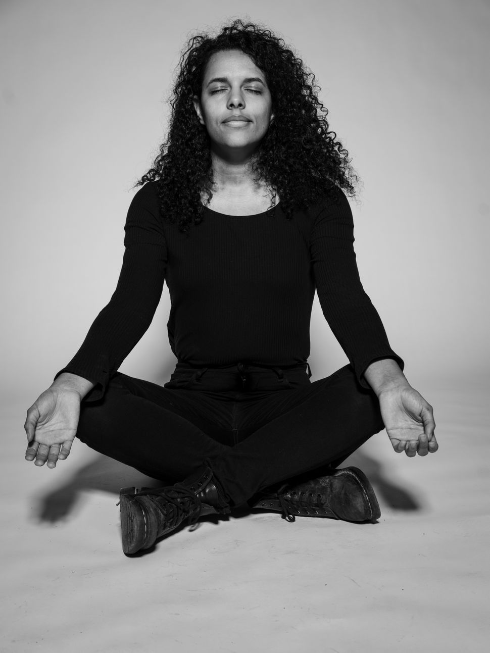 Alice Hasters: Die Autorin im Interview ohne Worte - SZ Magazin