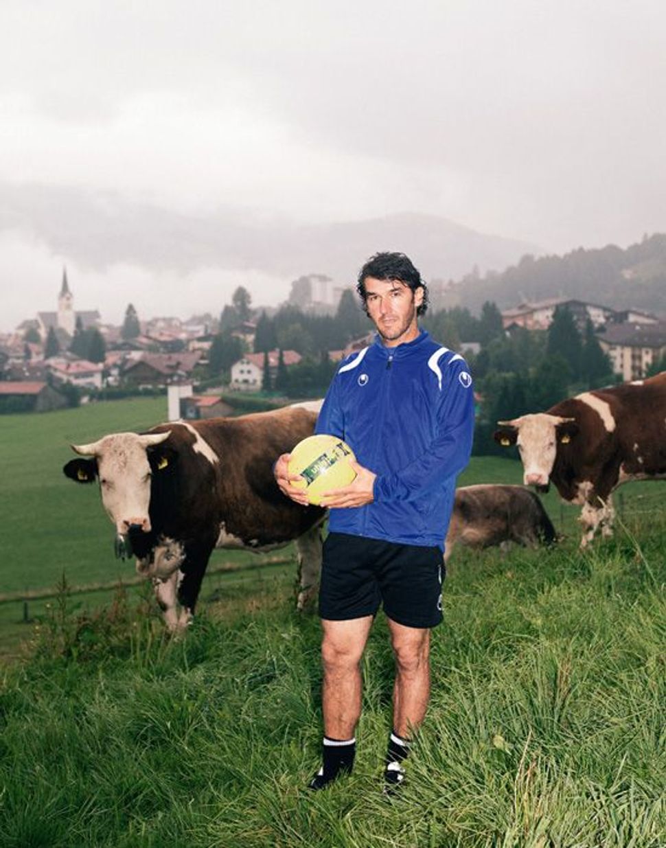 Karl-Heinz Riedle: Zu Besuch in der Fußballschule des Ex-Weltmeisters ...
