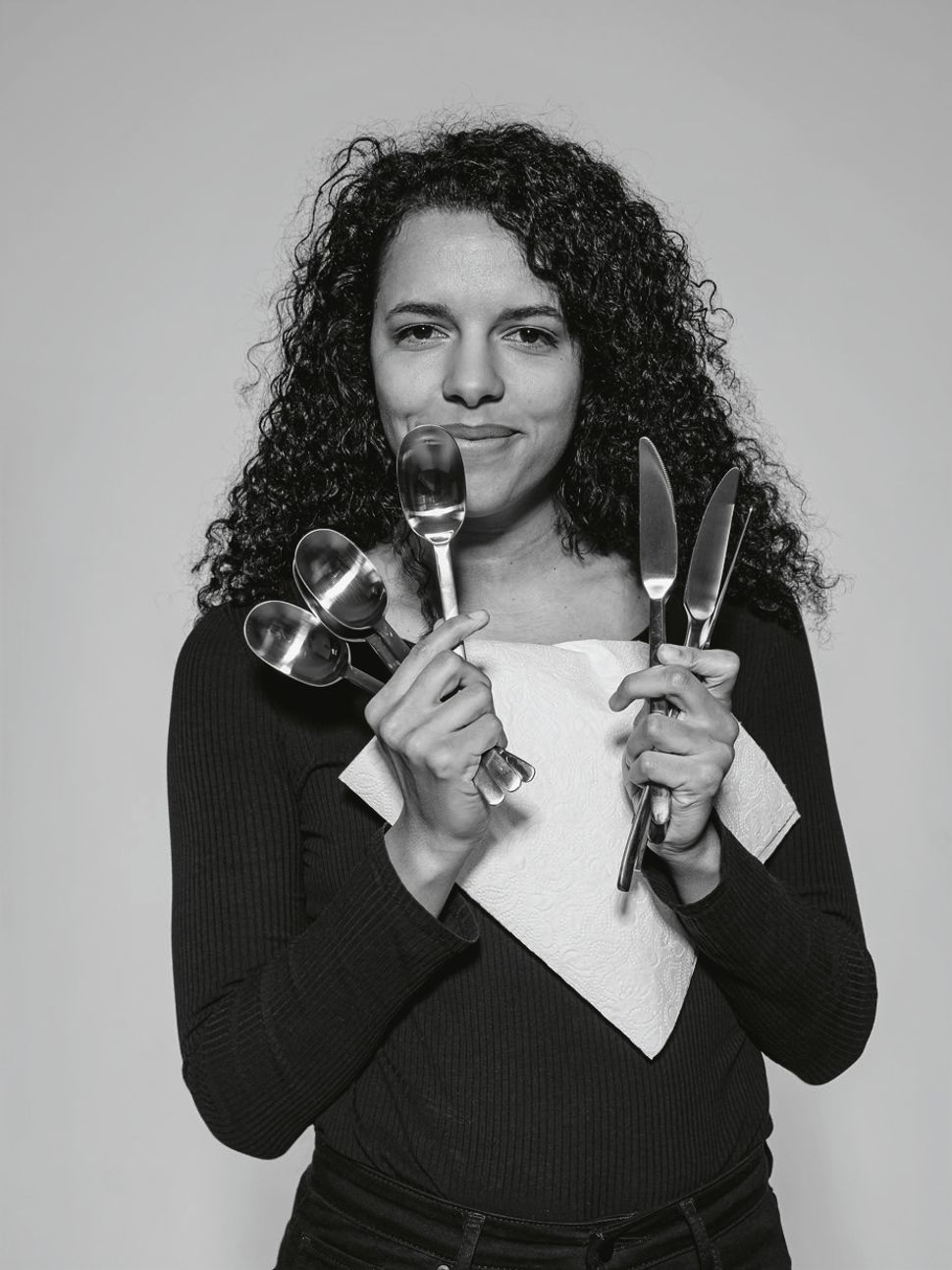 Alice Hasters: Die Autorin im Interview ohne Worte - SZ Magazin