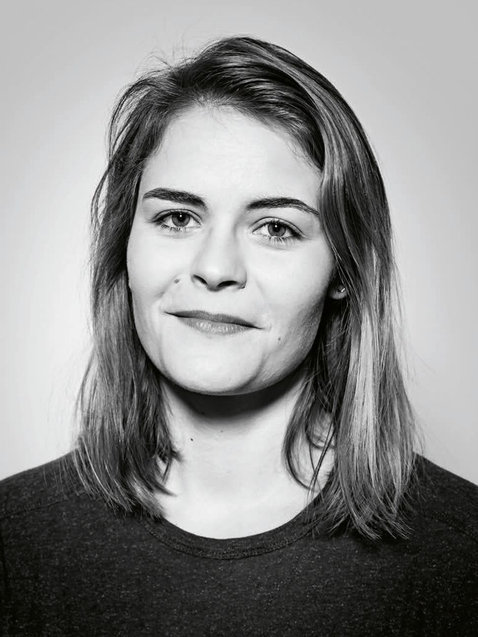 Hazel Brugger im Interview ohne Worte - SZ Magazin