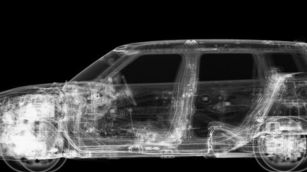 Röntgenbilder von schnellen Autos - SZ Magazin