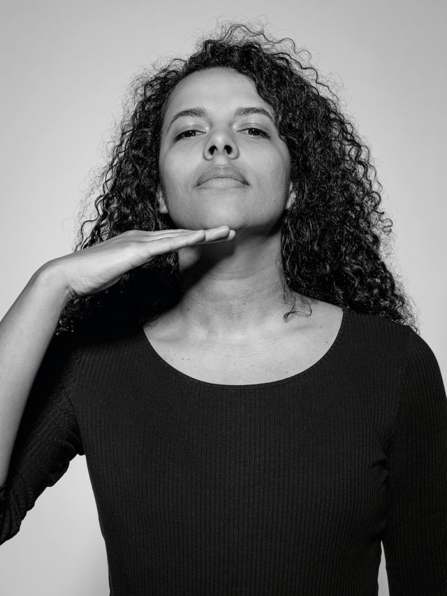 Alice Hasters: Die Autorin im Interview ohne Worte - SZ Magazin