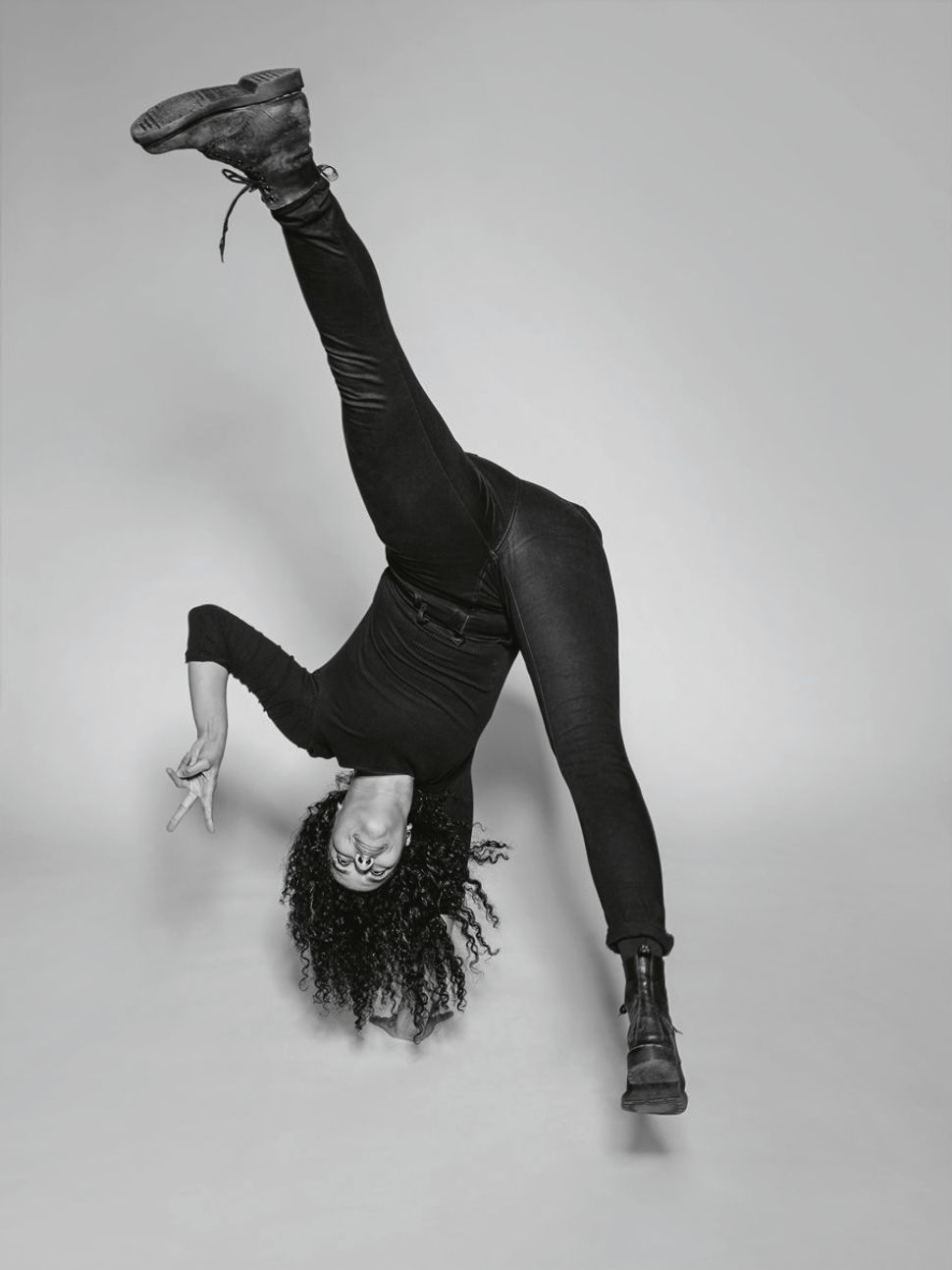 Alice Hasters: Die Autorin im Interview ohne Worte - SZ Magazin