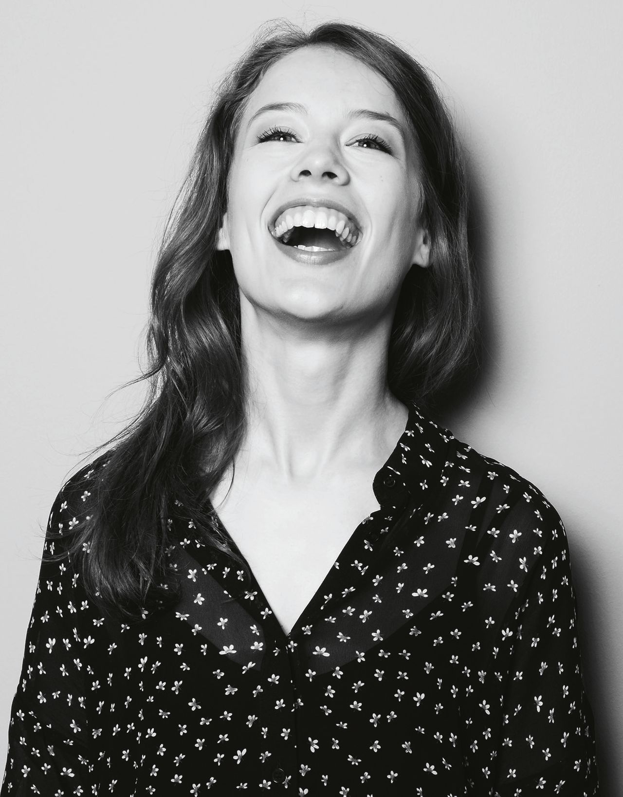 Paula Beer im Interview ohne Worte - SZ Magazin