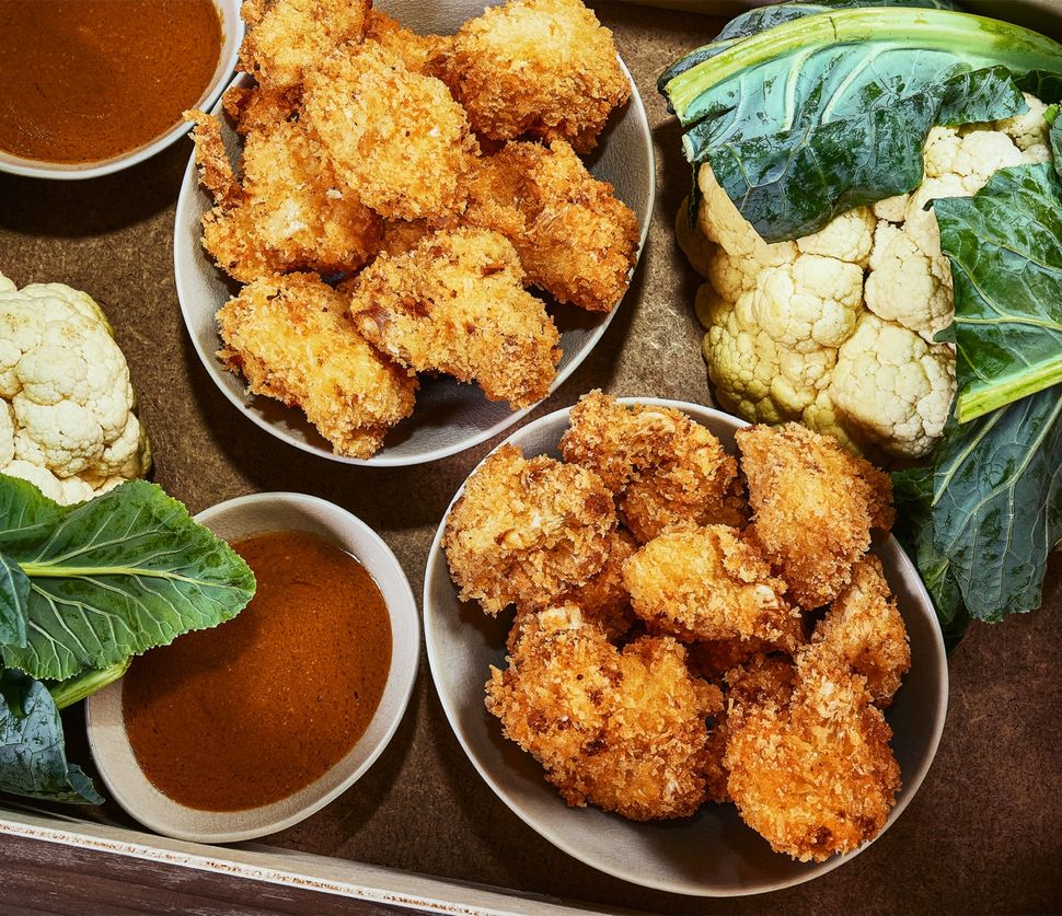 Rezept: Gebackener Blumenkohl mit Miso-Dip - SZ Magazin